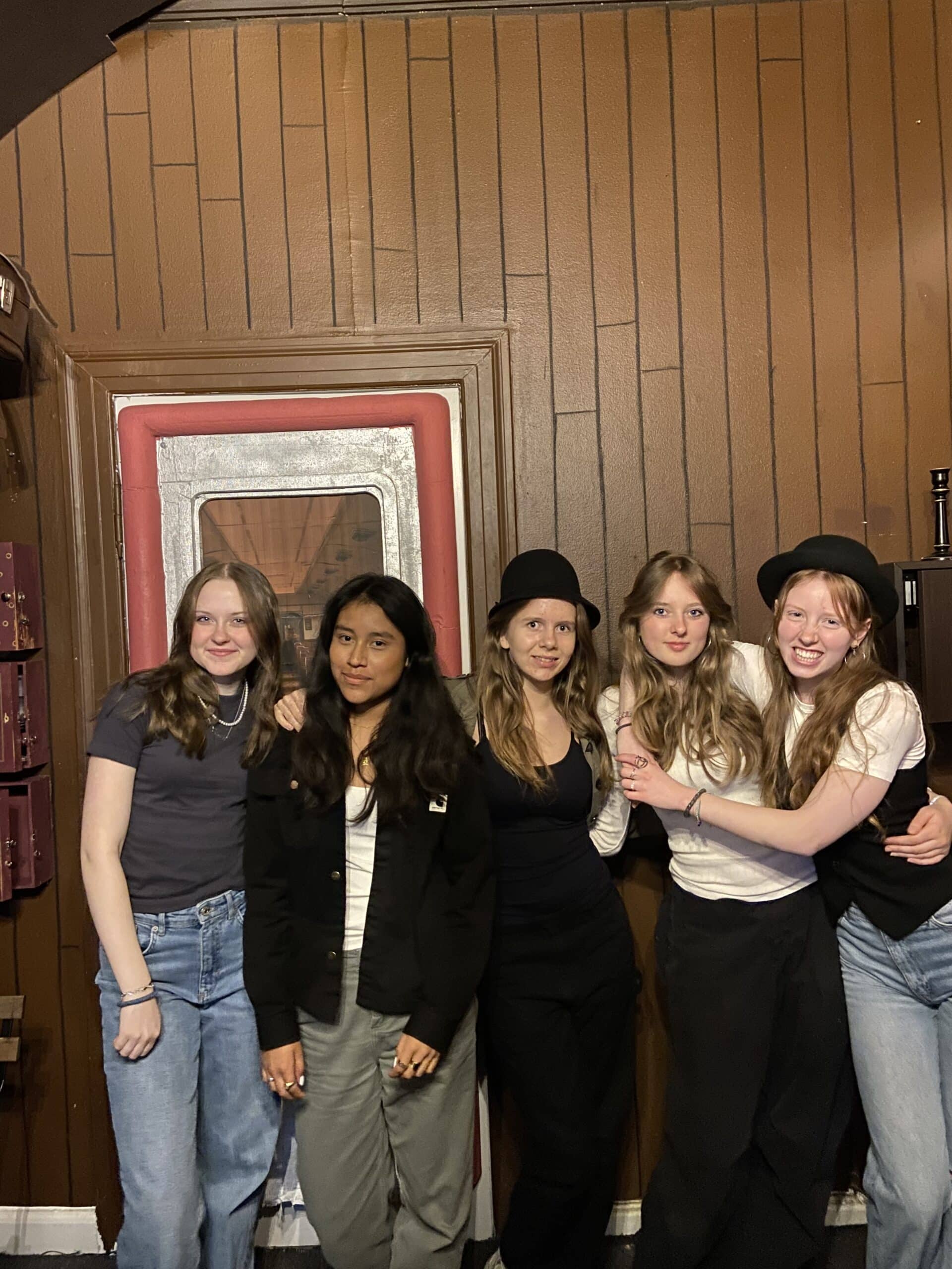 Ann-Sophie og veninder | Riddlehouse